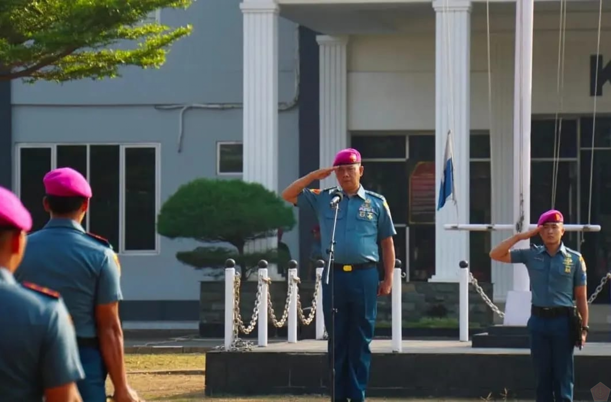Prajurit Menart 1 Marinir Ikuti Upacara Bendera Hari Senin Prajurit Menart 1 Marinir Ikuti Upacara Bendera Hari Senin