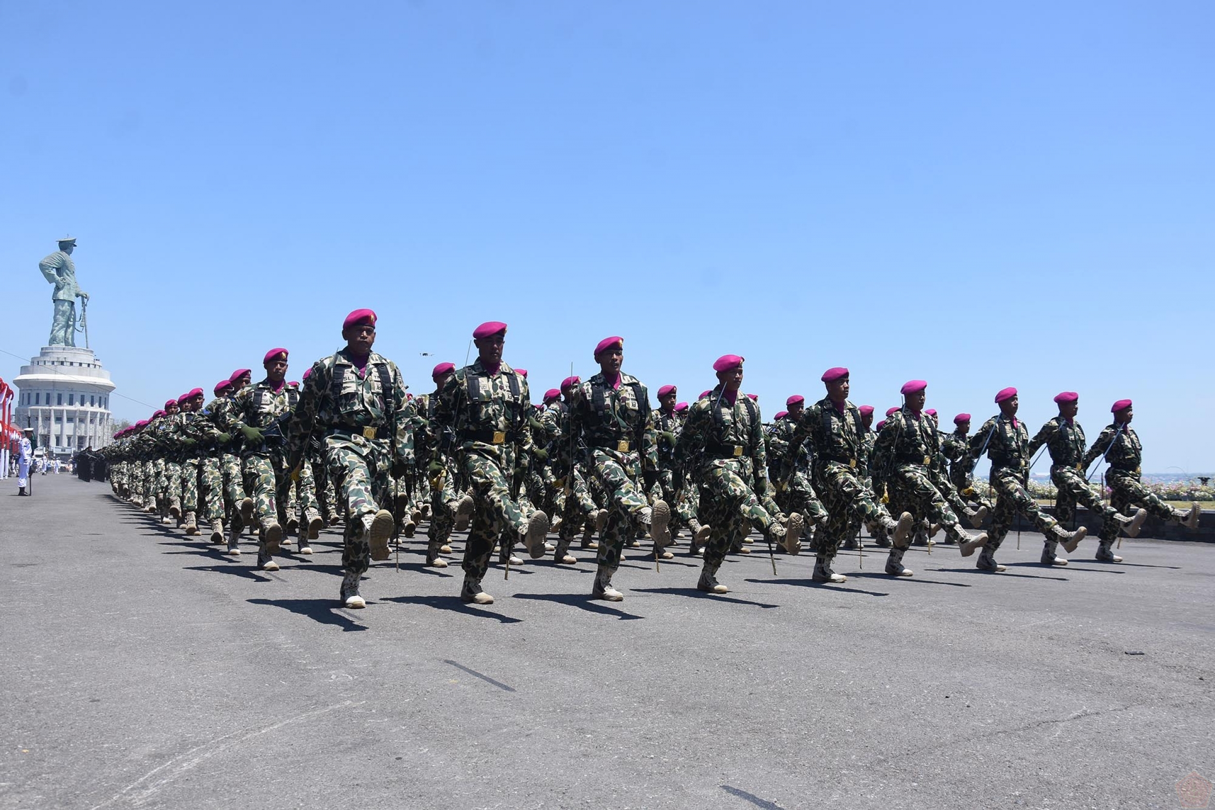 Meriahkan Hari Ulang Tahun TNI AL Ke 78, Prajurit Yonif 1 Marinir Ikuti ...