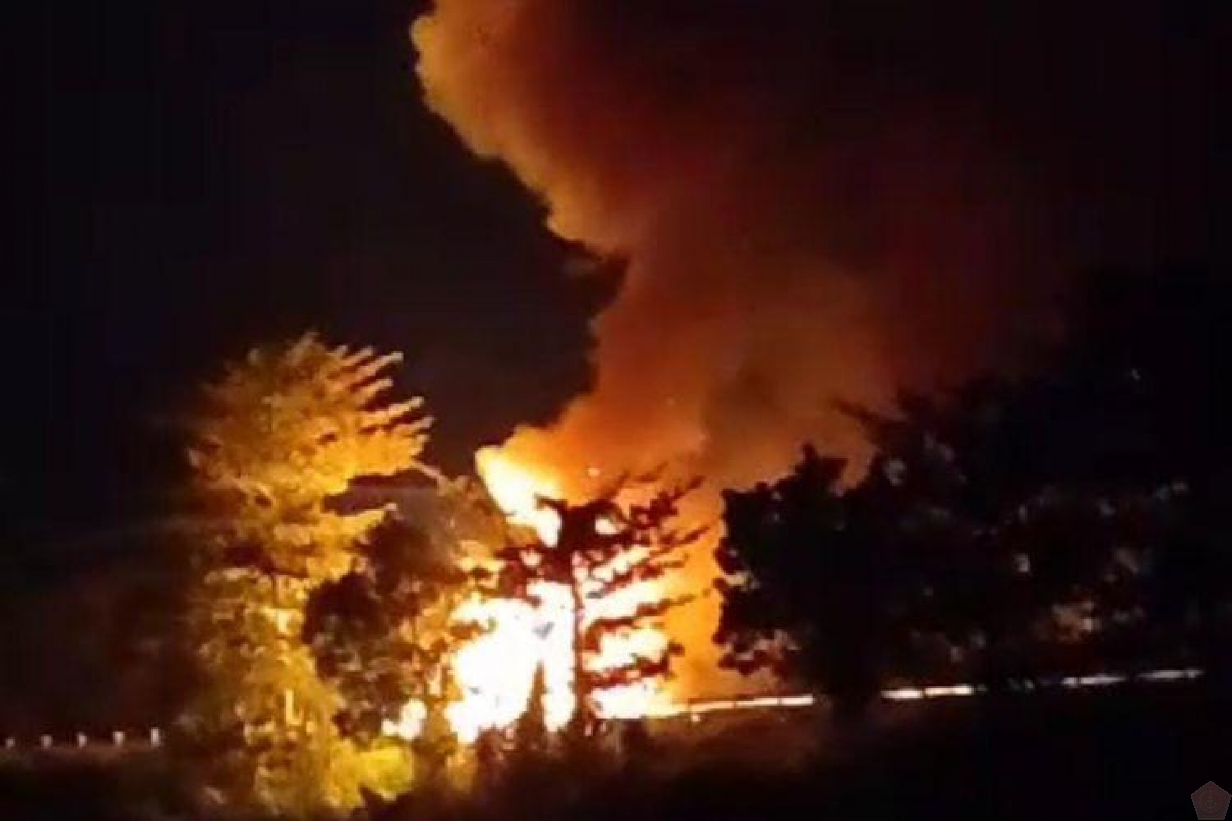 Kebakaran Truk NPS Satgas Pamtas Yonif 509/BY di Tol Surabaya-Gempol ...