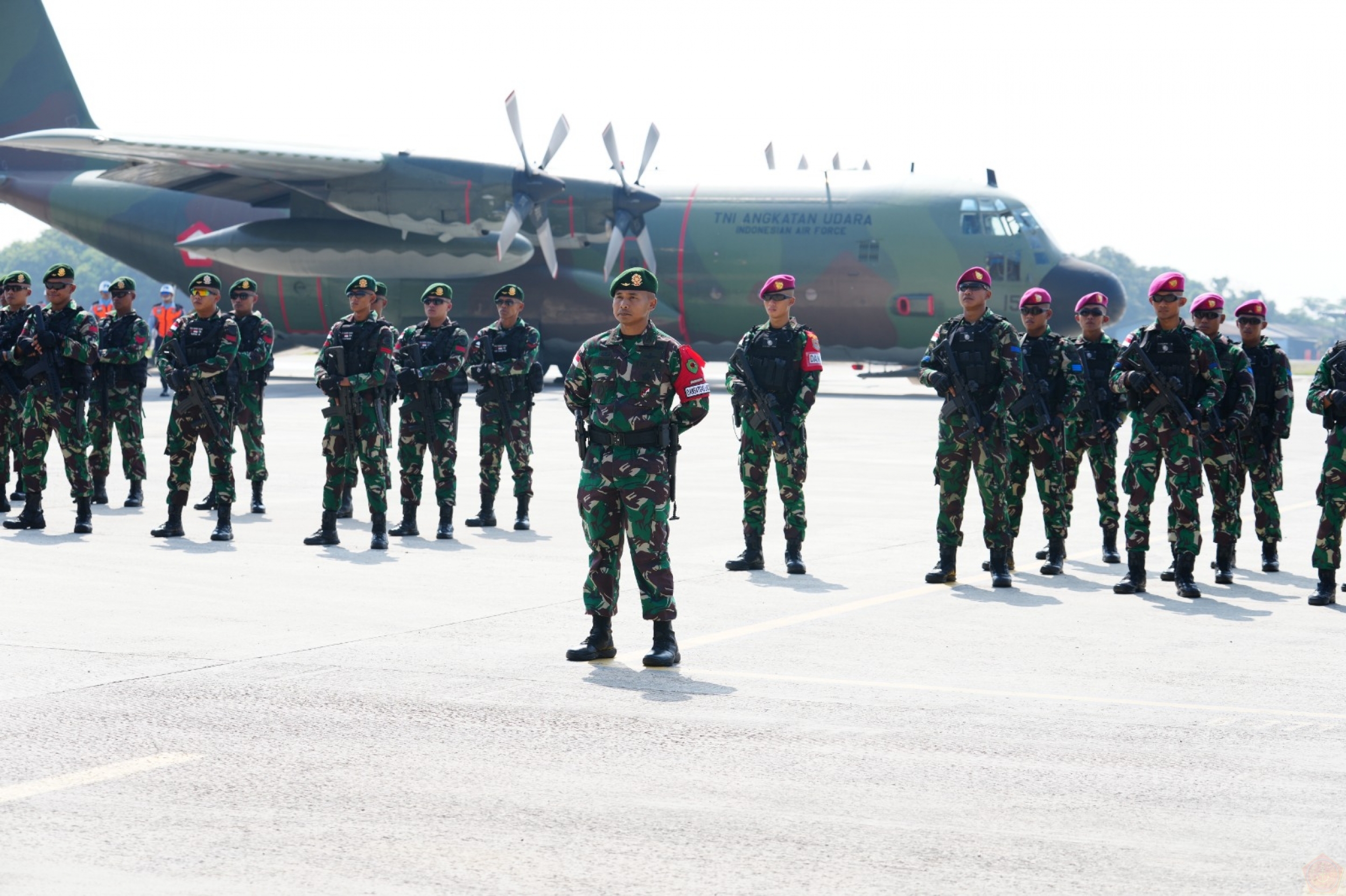 Bangun Persahabatan Dan Profesionalitas: Prajurit TNI Laksanakan ...