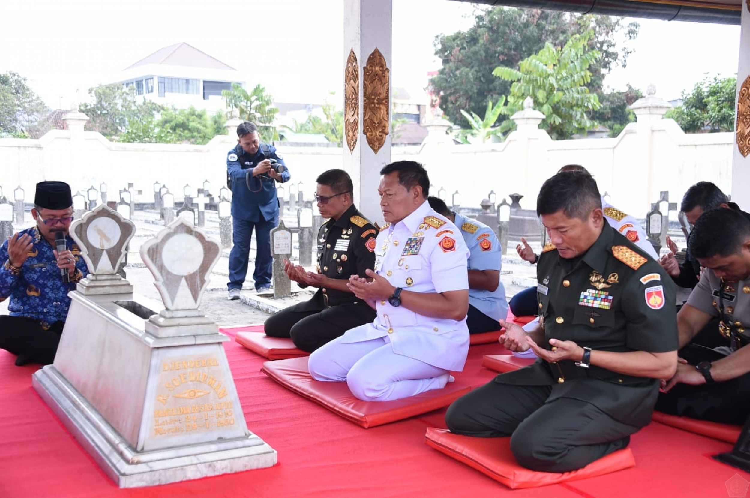 Jelang HUT TNI ke 78, Panglima TNI Ziarah Ke Makam Jenderal Soedirman ... Jelang HUT TNI ke 78, Panglima TNI Ziarah Ke Makam Jenderal Soedirman ...