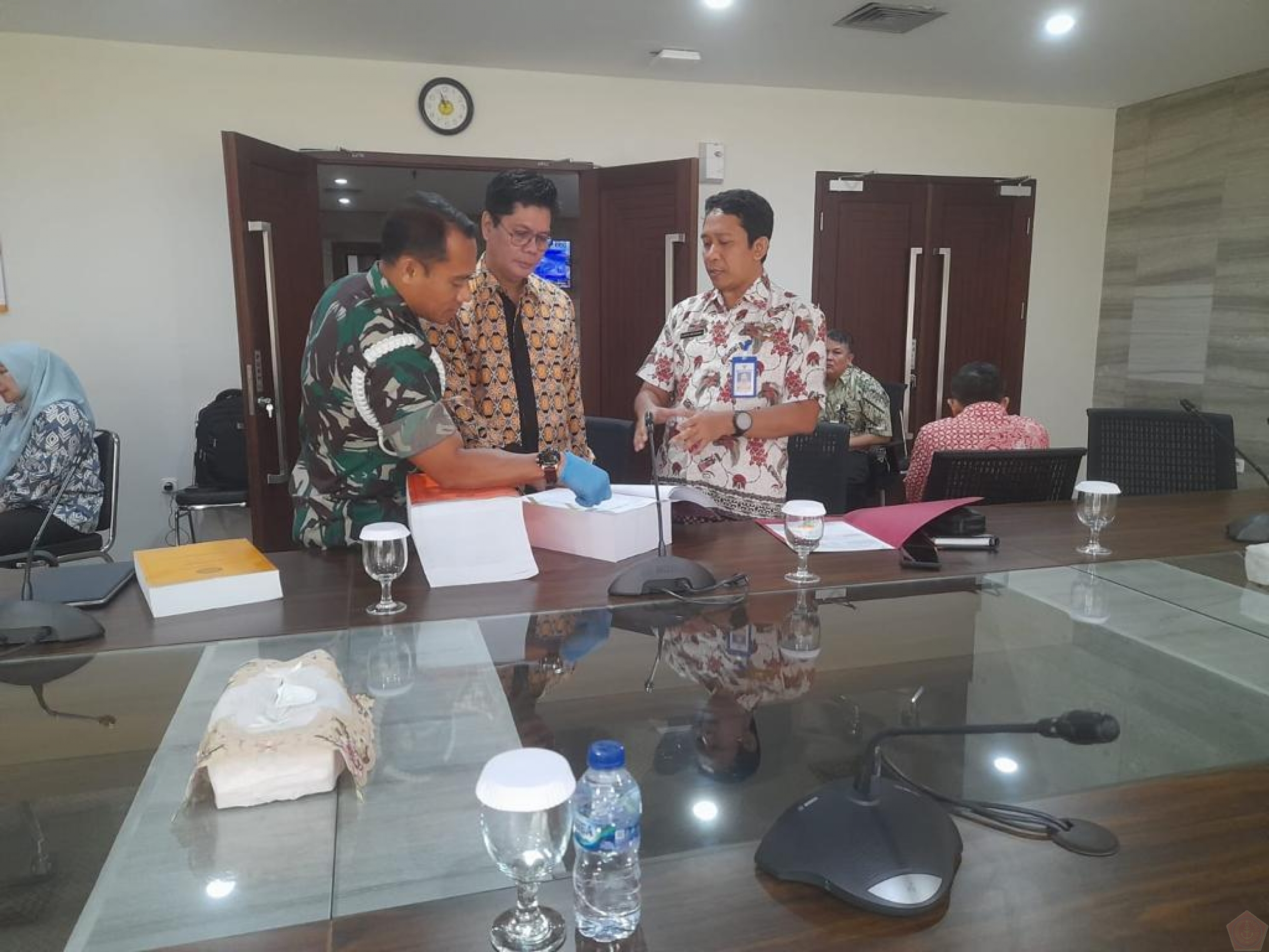 Kapuspen TNI : 22 Penyidik Puspom TNI Dan 8 KPK Geledah Kantor Basarnas ... Kapuspen TNI : 22 Penyidik Puspom TNI Dan 8 KPK Geledah Kantor Basarnas ...