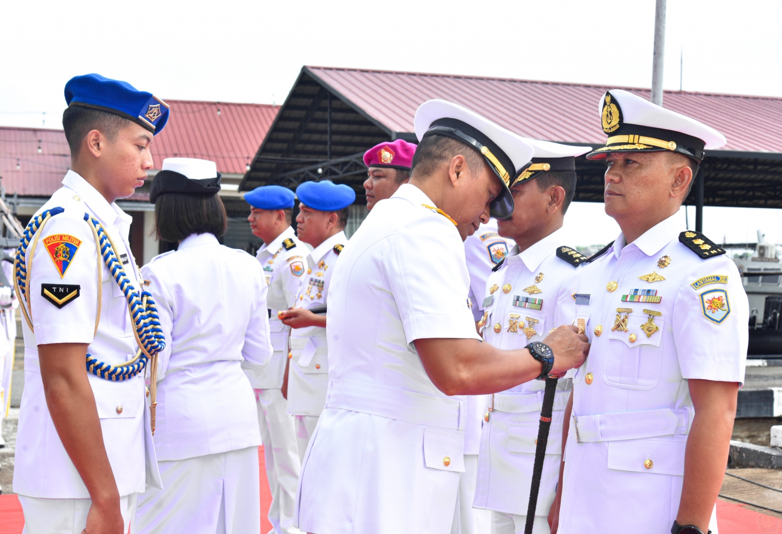 Danlantamal XII Pimpin Upacara Sertijab Tiga Pejabat Strategis Di ... Danlantamal XII Pimpin Upacara Sertijab Tiga Pejabat Strategis Di ...