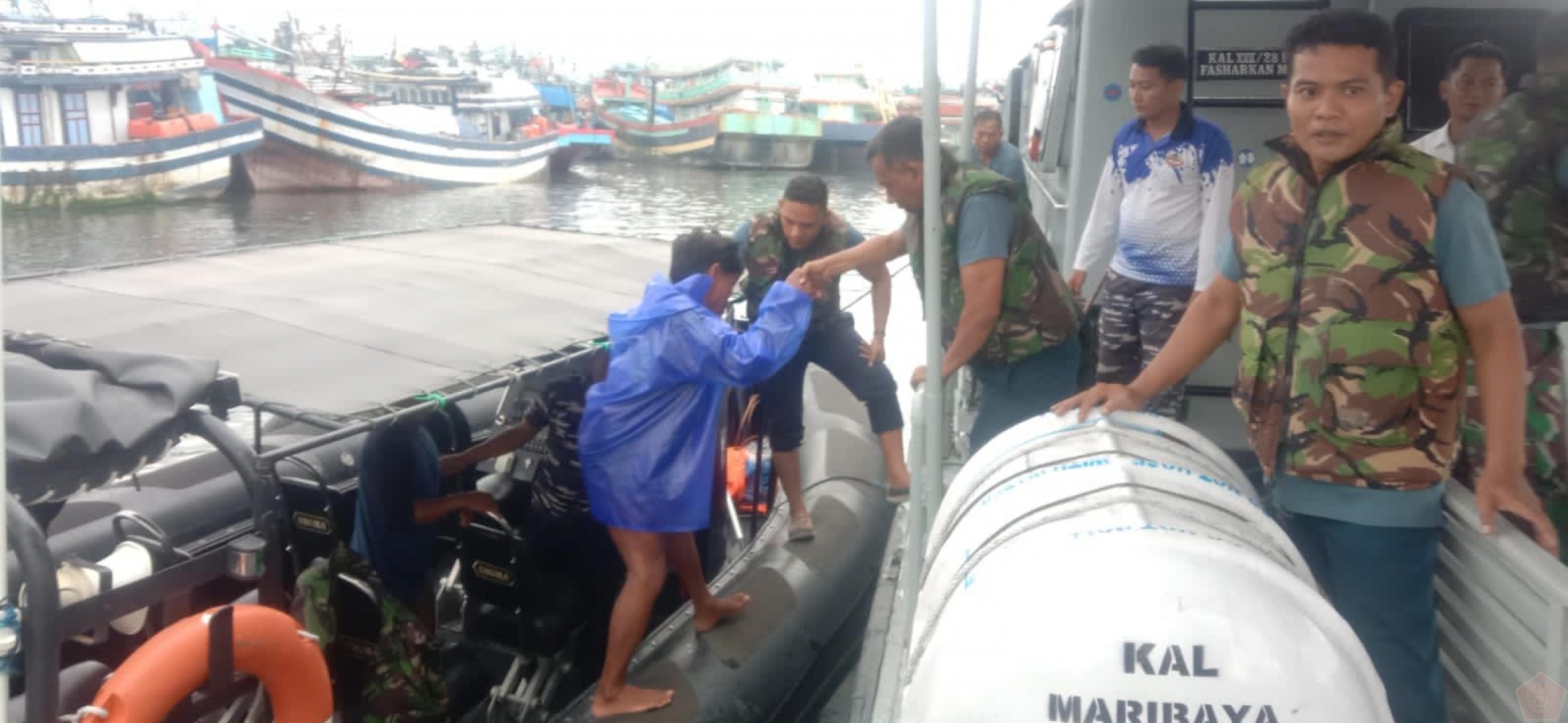 TNI AL Berhasil Evakuasi Korban Kapal Nelayan Tenggelam Di Perairan Laut Tegal | Website Tentara ...