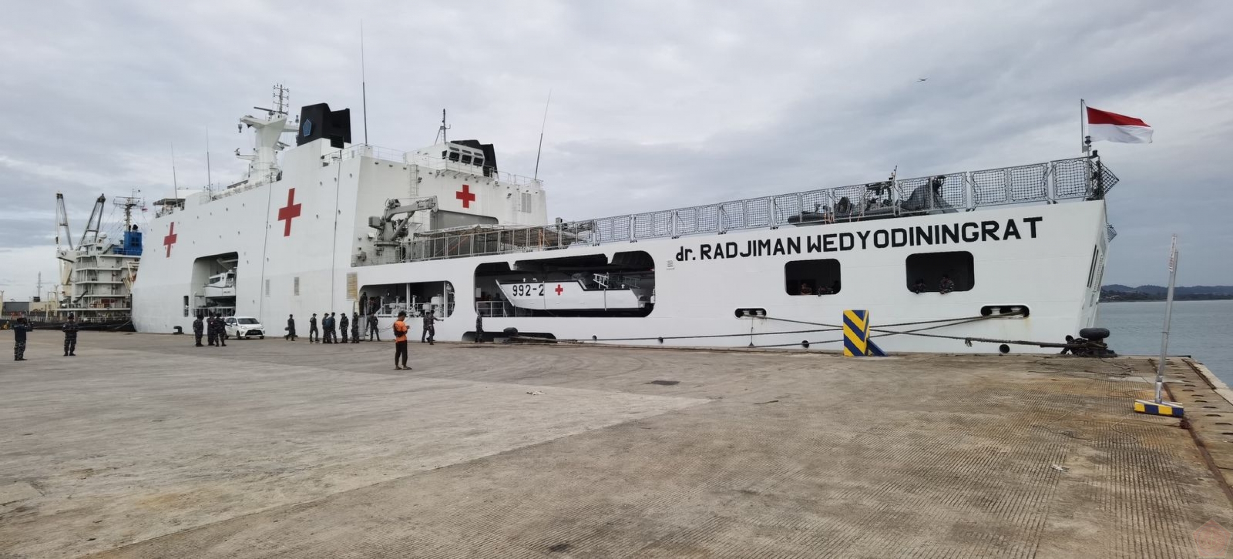 Memasuki Tanah Air, KRI dr. Radjiman Wedyodiningrat-992 Tiba Di Batam ...