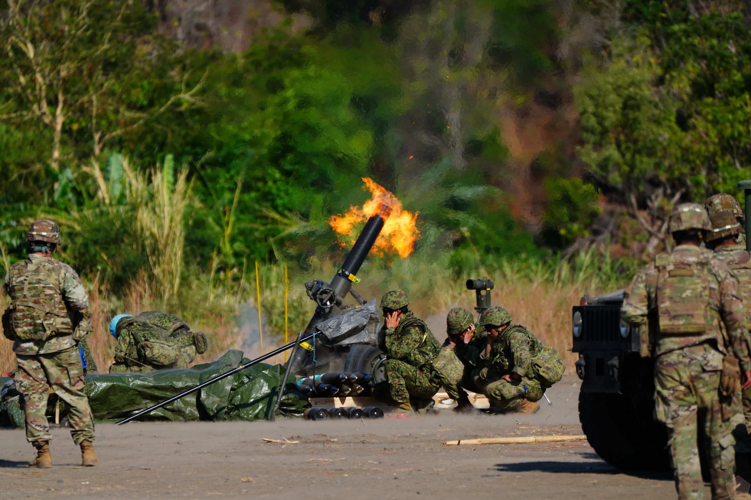 Dentuman Meriam Howitzer Guncang Langit Situbondo | Website Tentara ...