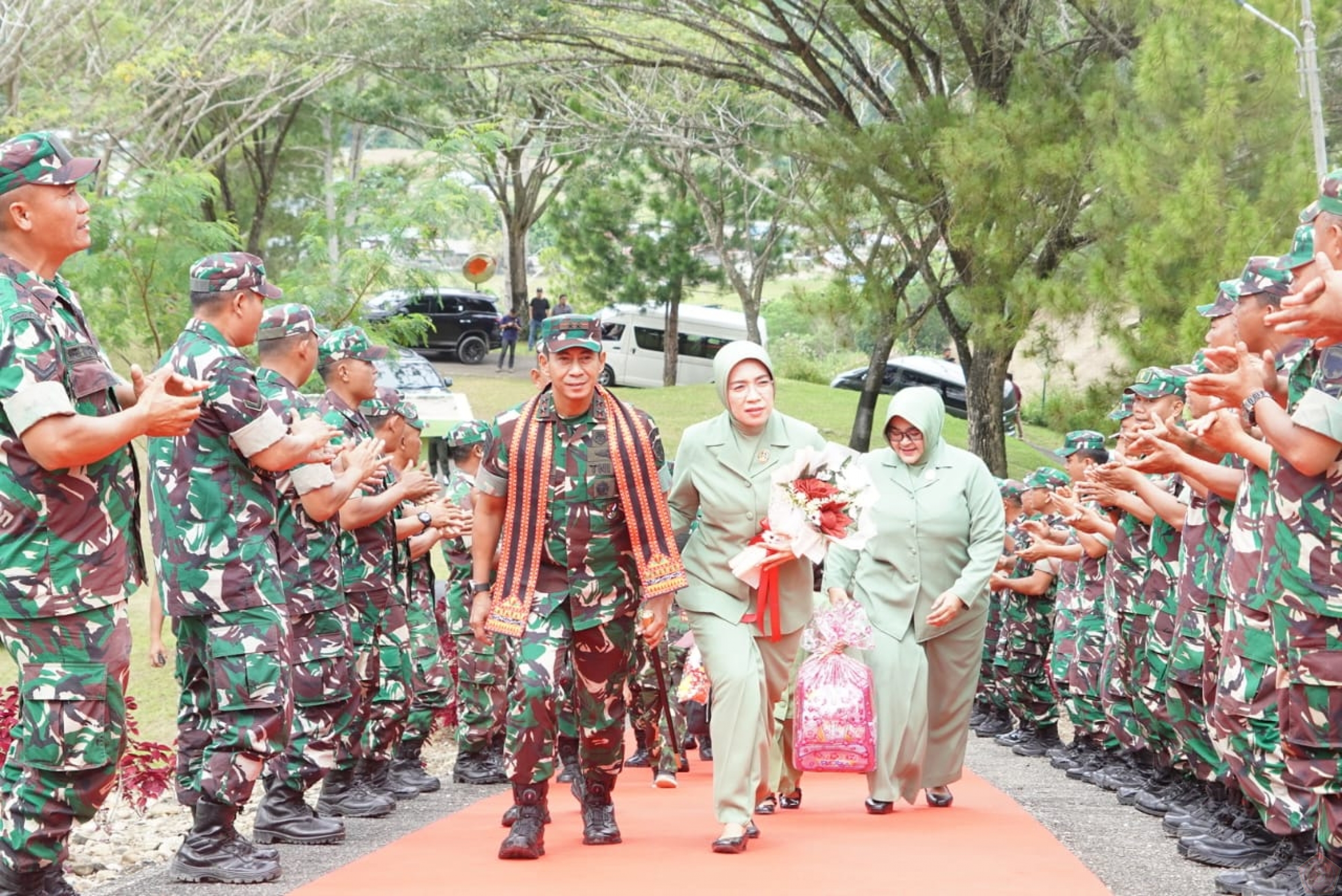 Kunjungan Kerja Pangdam IM dan Ibu Ketua Persit KCK Daerah Iskandar Muda ke Kodim 0113/Gayo Lues ...