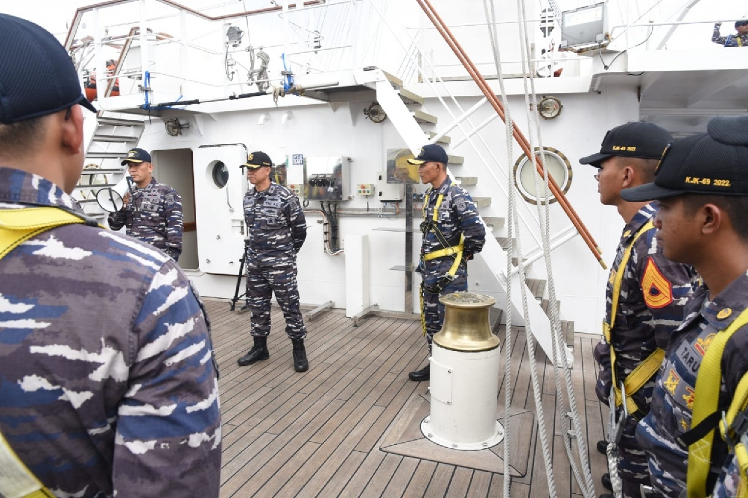 Melintas Laut Arafuru, Satgas KJK Taruna AAL Laksanakan Peran Layar ...