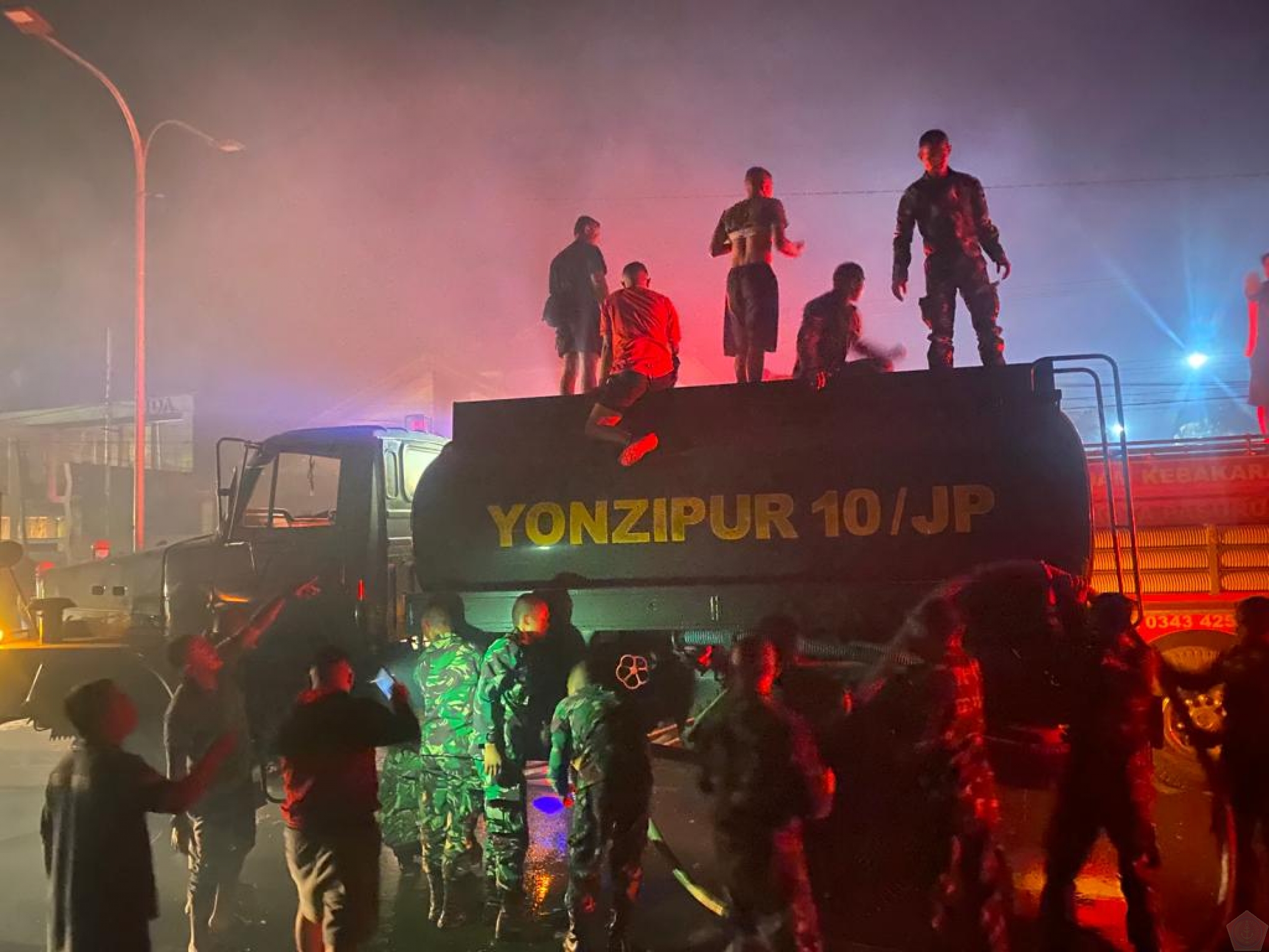 Batalyon Zipur 10 Kostrad Bantu Padamkan Kebakaran | Website Tentara ...