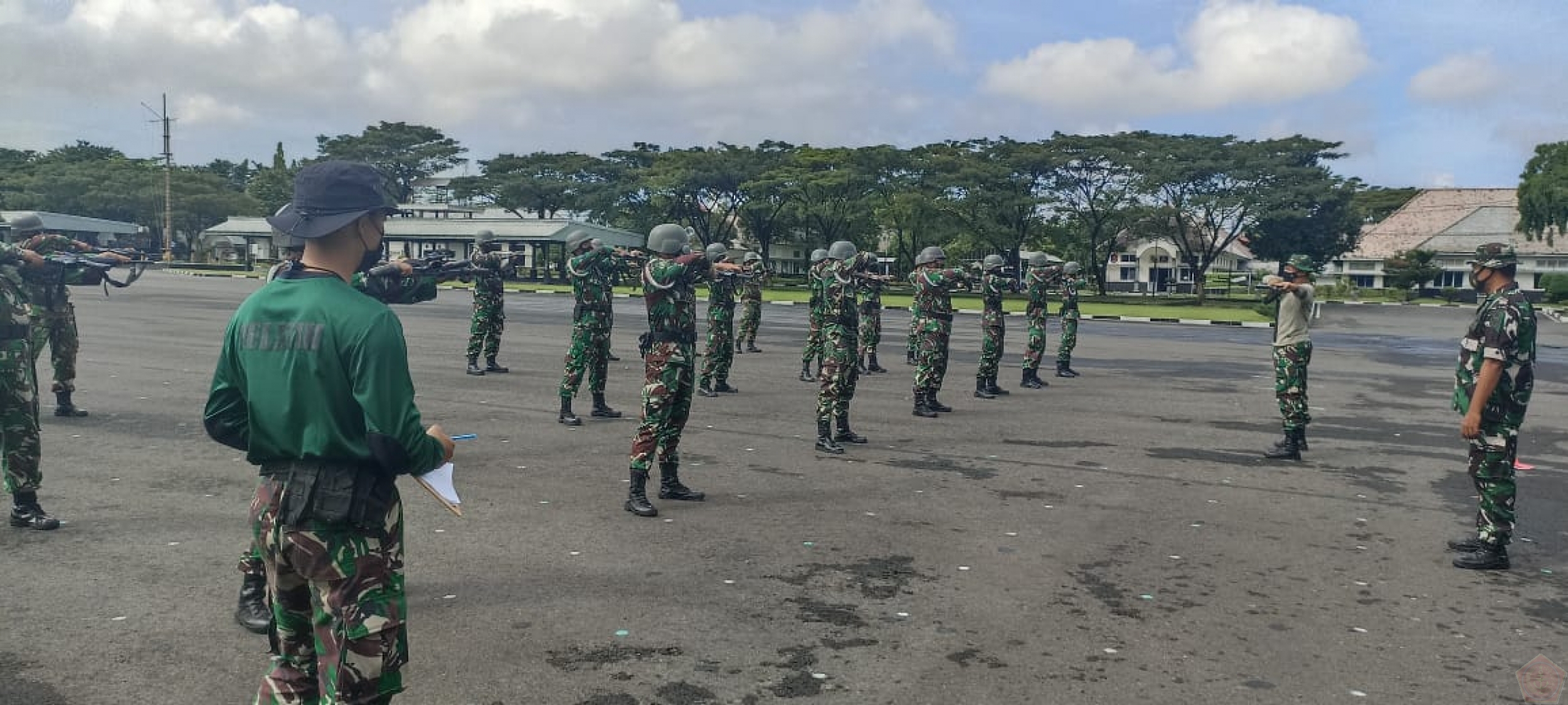 Prajurit Galagasi Perkasa Yon POM 2 Marinir Laksanakan Senam Militer ...
