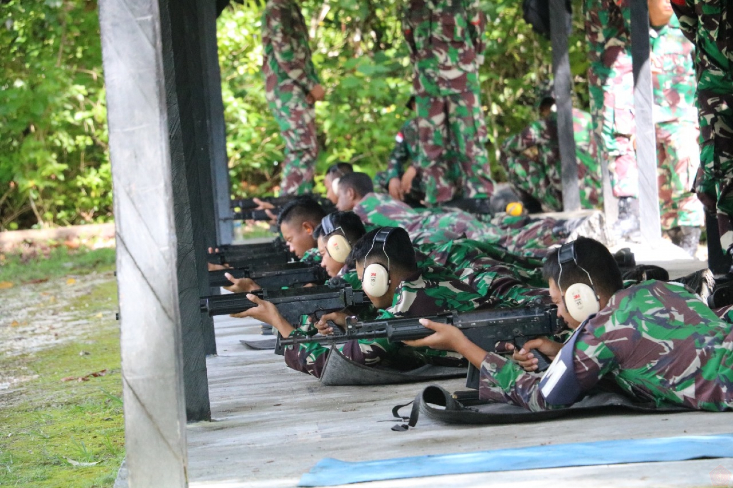 Personel Militer Koopsud III Laksanakan Latihan Menembak