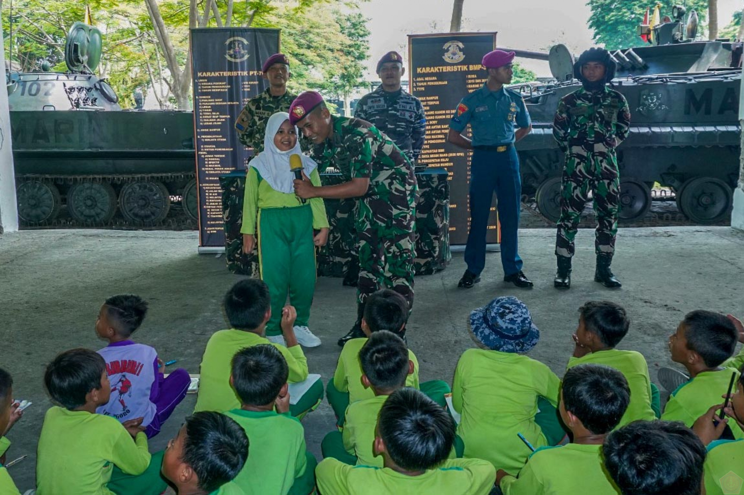 Batalyon Tank Amfibi 2 Marinir Terima Kunjungan SDN Bandarasri 1 ...