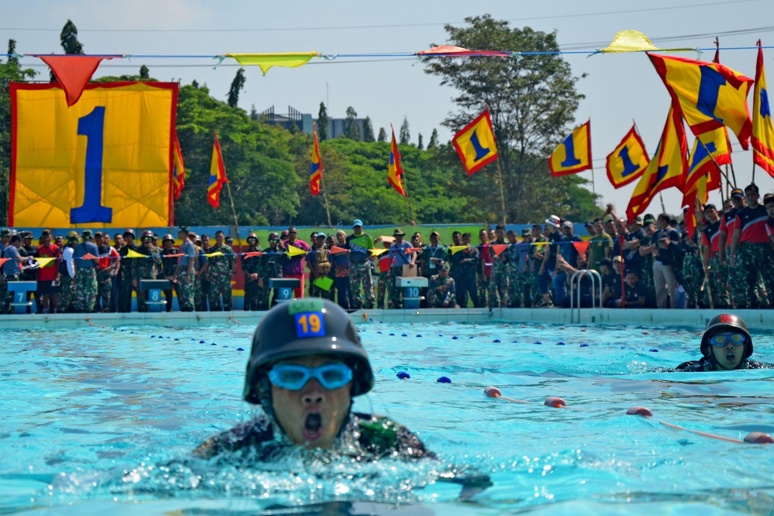 Tampil Menggelora, Yonif 1 Marinir Tercepat Pada Lomba Renang Militer ...