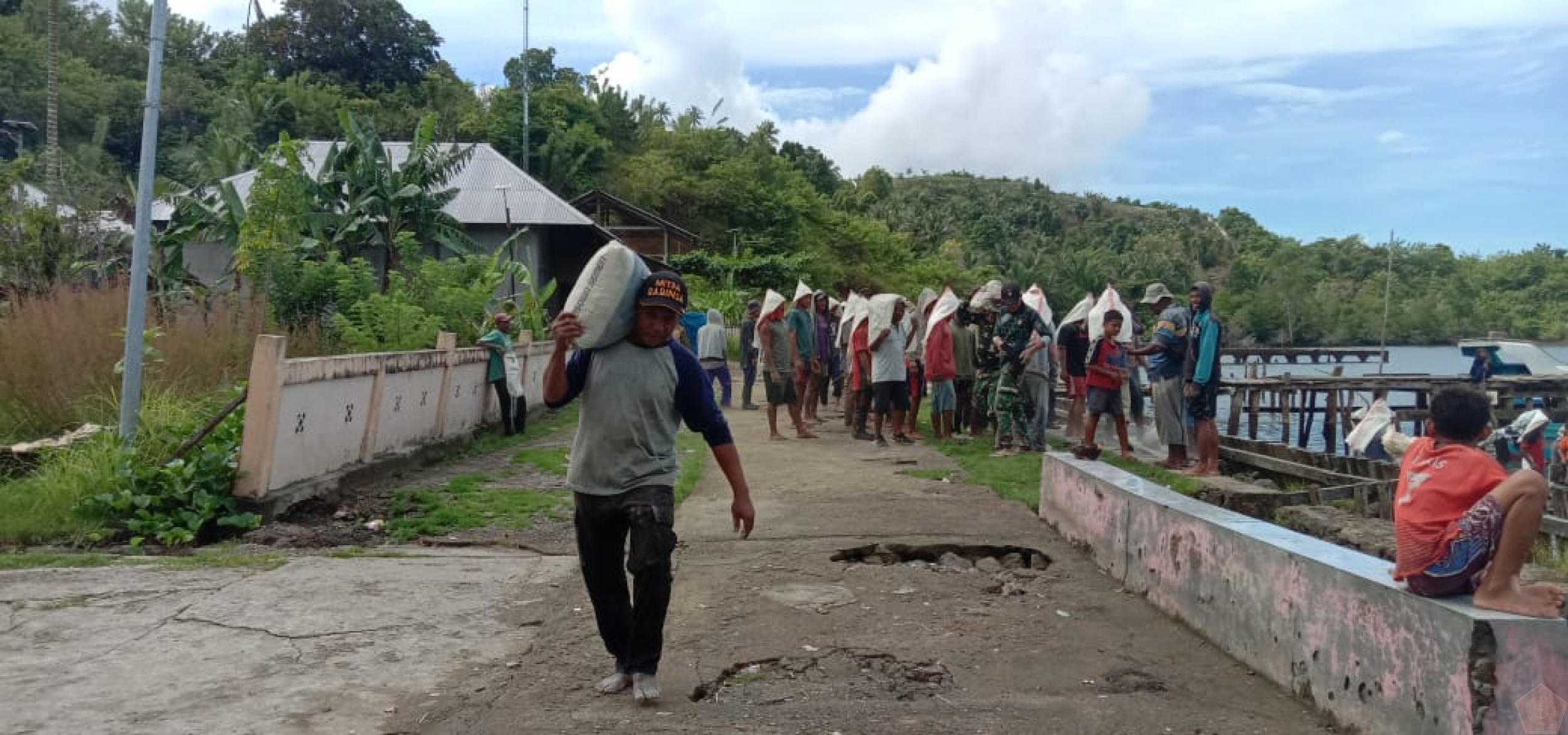 Program TMMD Bangkitkan Semangat Gotong-Royong Warga Di Desa Bisori Labuha