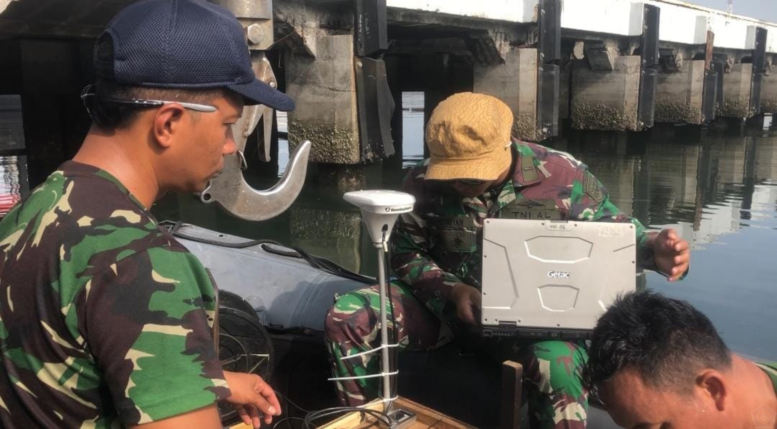KRI Pulau Rengat-711 Laksanakan Latihan Pengoperasian Side Scan Sonar ...