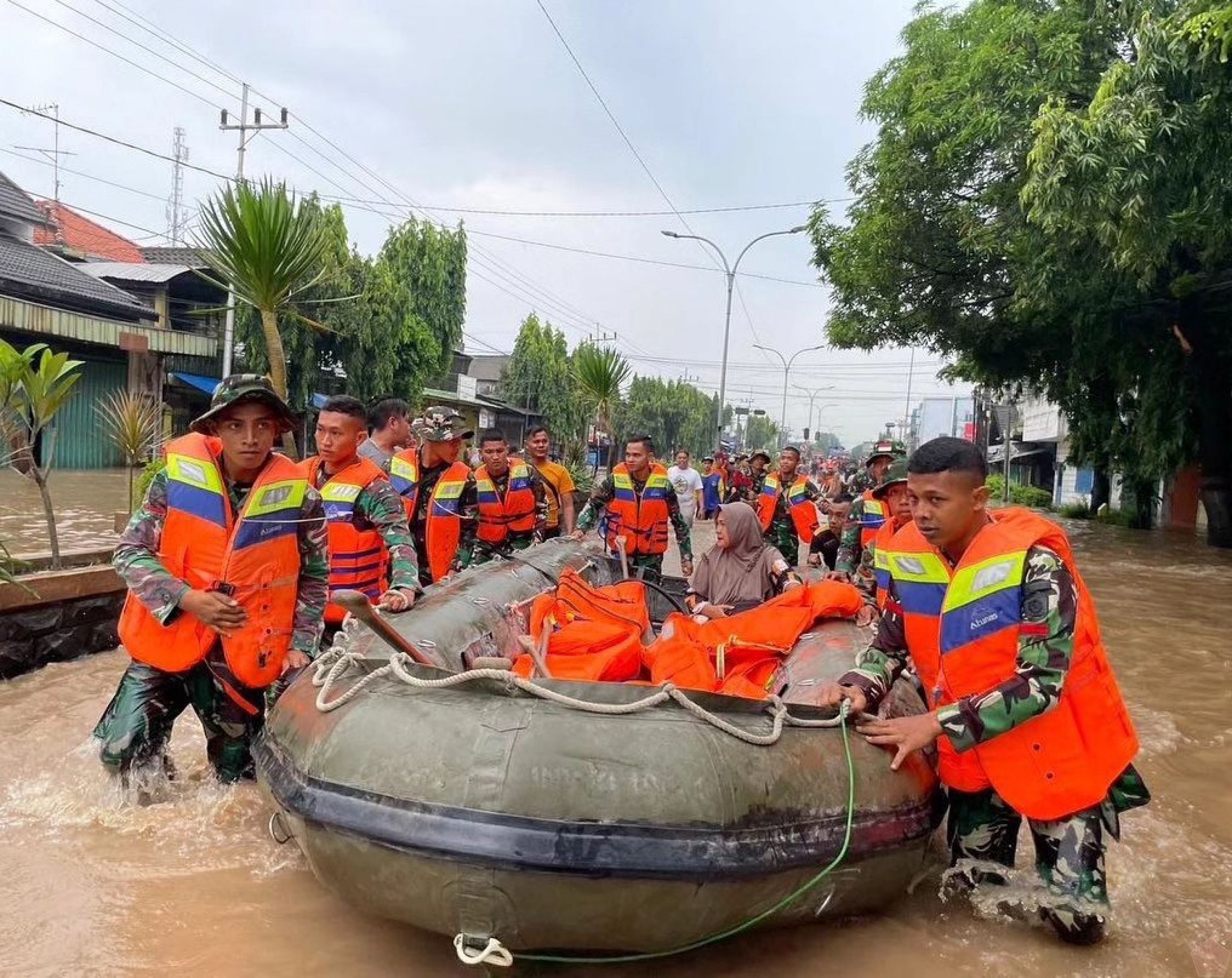 Batalyon Zeni Tempur 10 Kostrad Tanggap Darurat Bantu Atasi Bencana ...