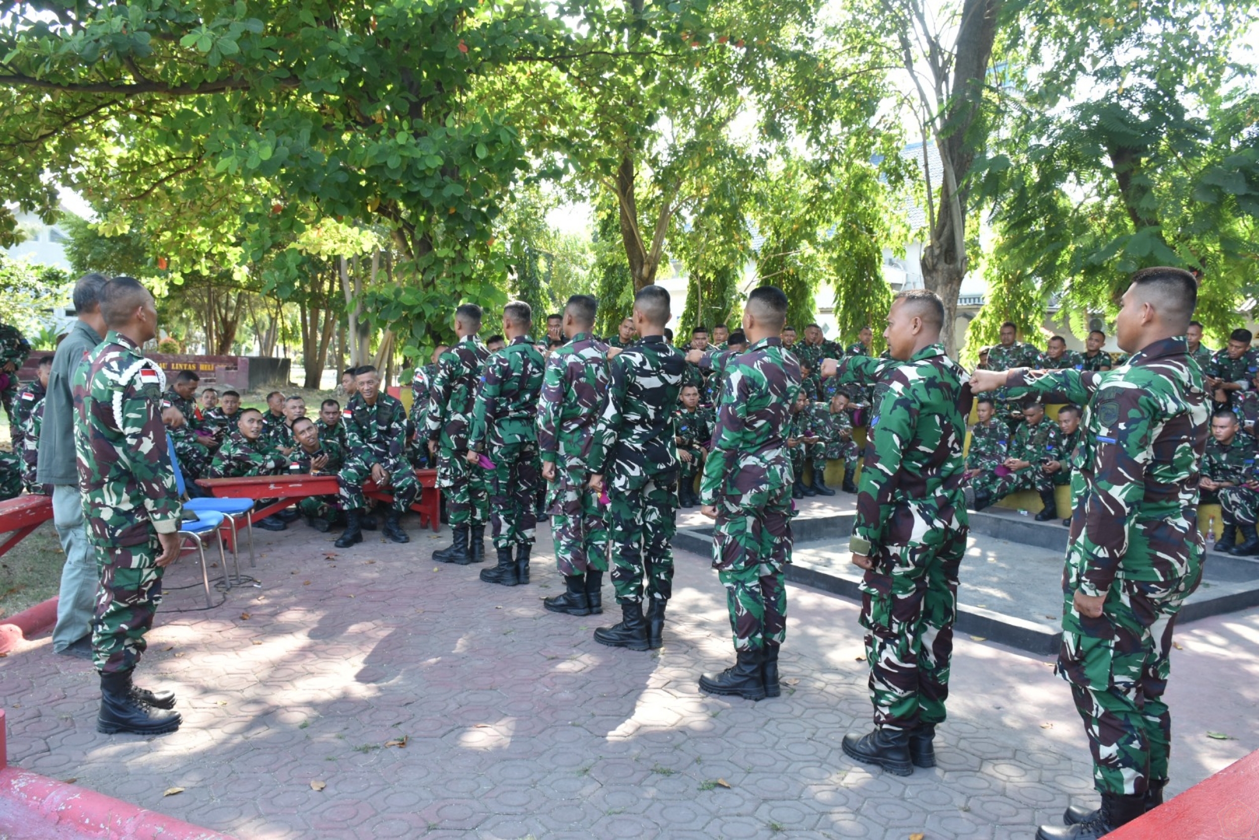 Tingkatkan Kemampuan, Prajurit Yonif 5 Marinir Praktek Berbahasa ...