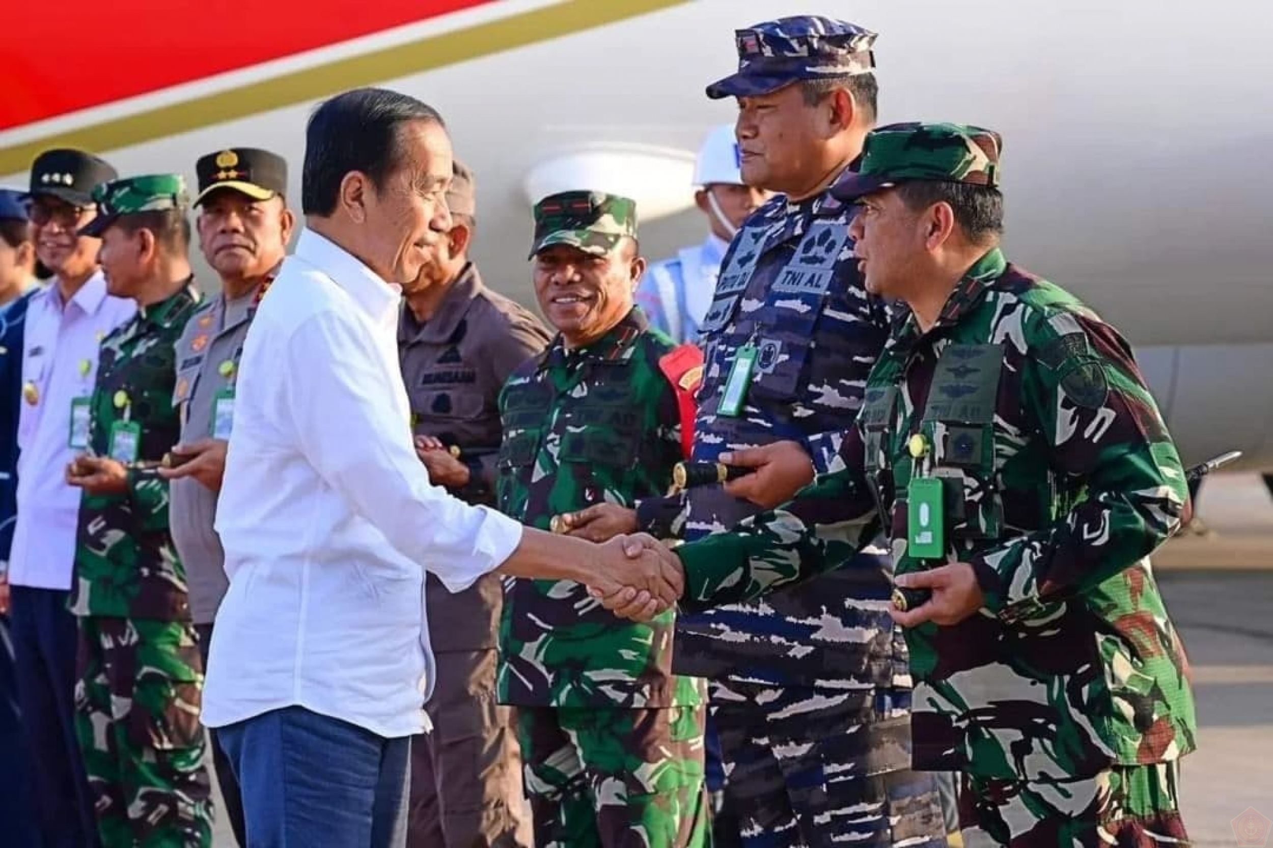 Danlanud El Tari Sambut Kedatangan Presiden RI Danlanud El Tari Sambut Kedatangan Presiden RI