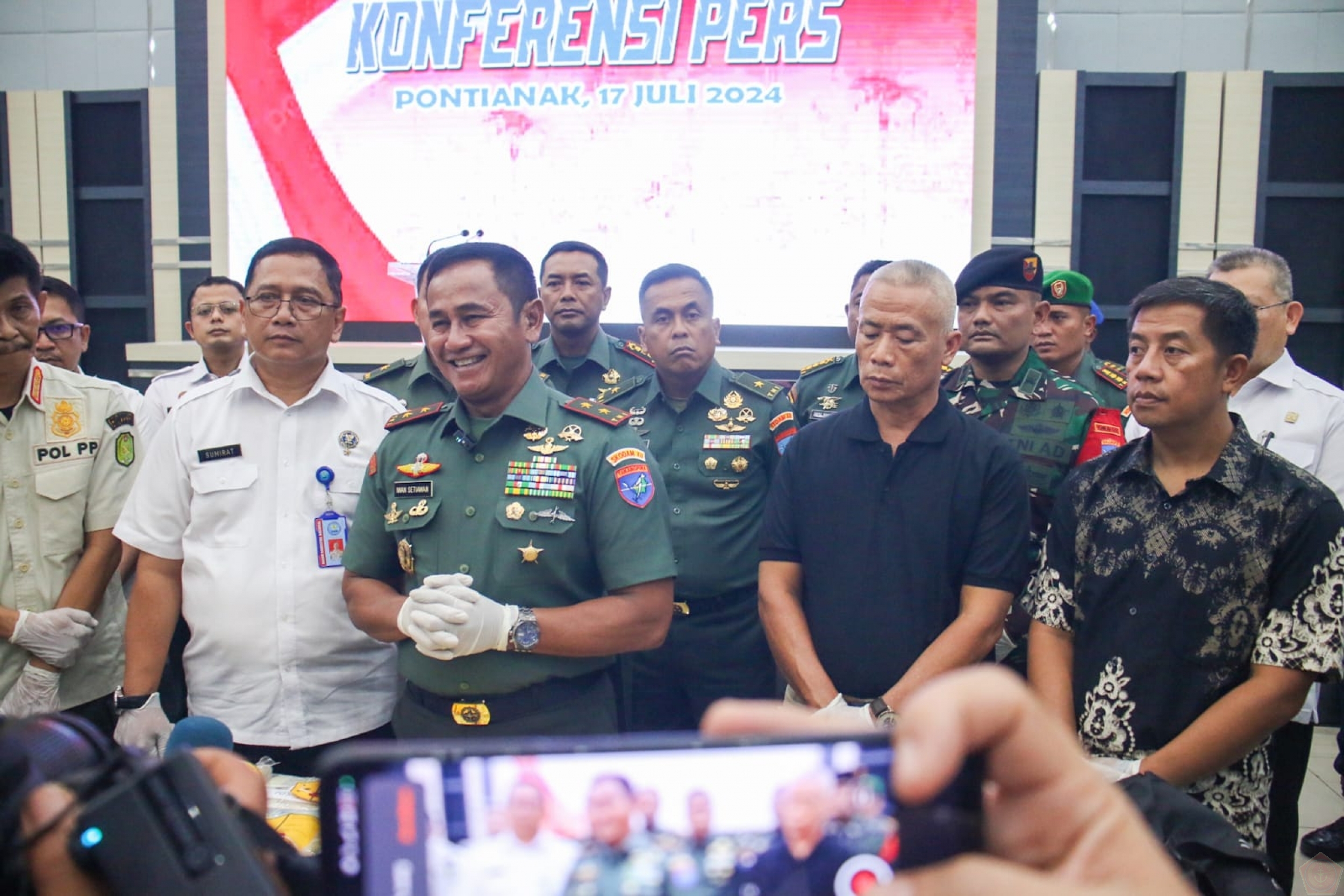 Puluhan Kilo Sabu Dan Ribuan Butir Ekstasi Diserahkan Pangdam XII/Tpr ... Puluhan Kilo Sabu Dan Ribuan Butir Ekstasi Diserahkan Pangdam XII/Tpr ...