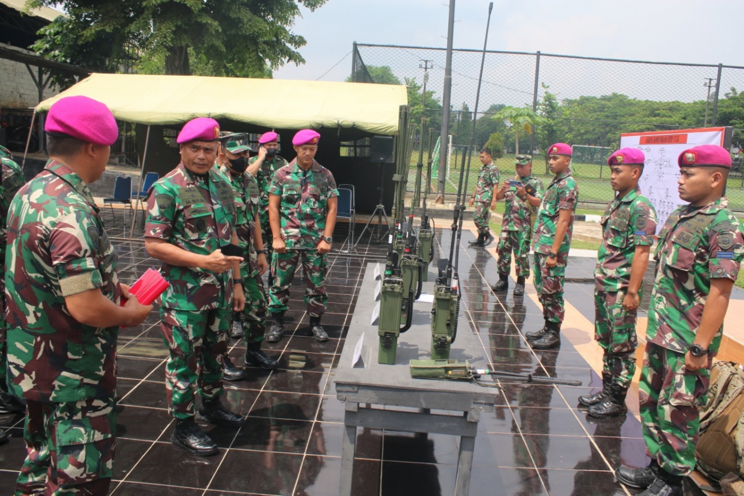 Batalyon Komlek 1 Mar Terima Peninjauan Kesiapan Alkom Menjelang ...