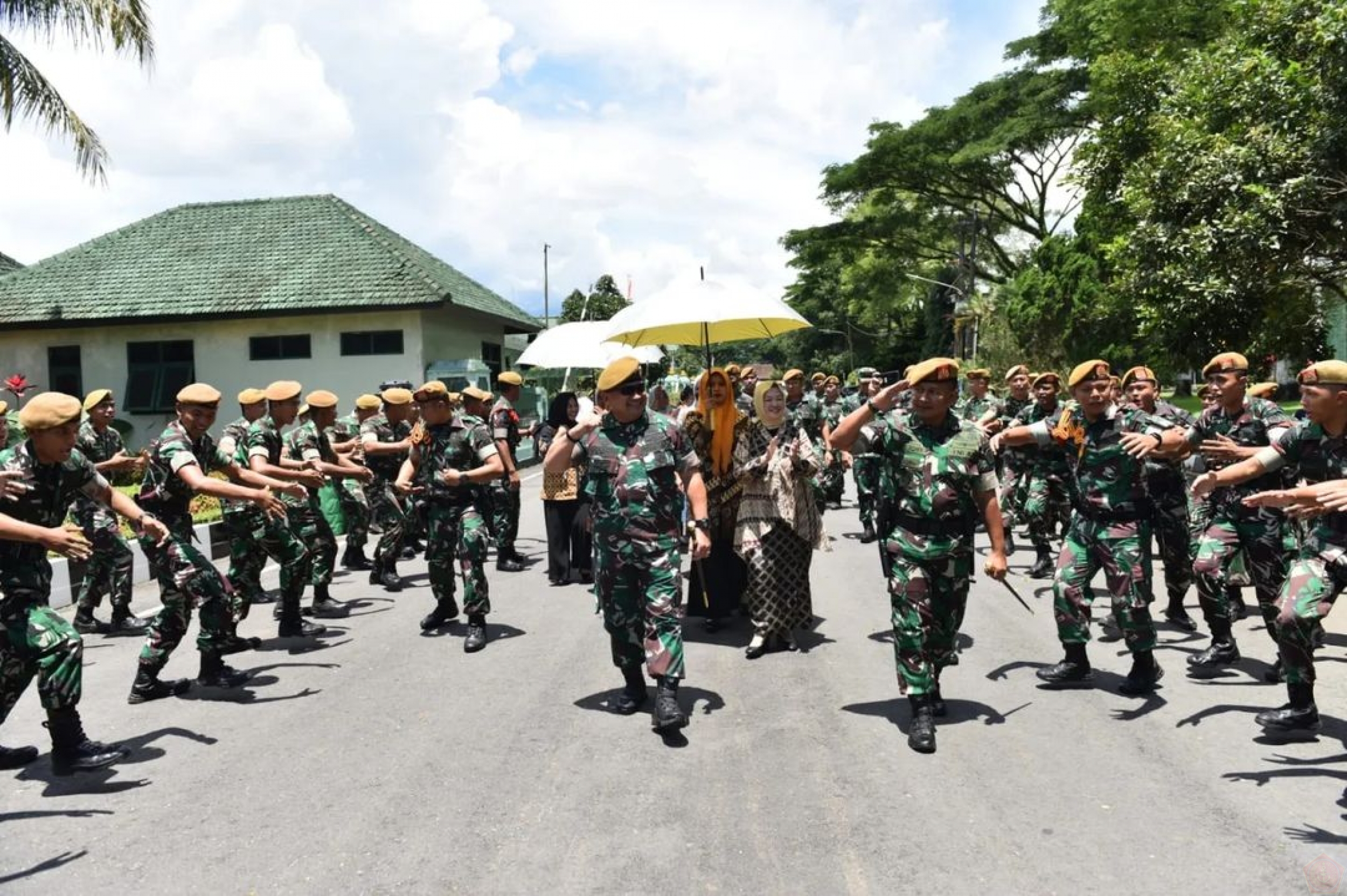 Danpussenarmed Kunjungan Kerja ke Markas Batalyon Armed 11 Kostrad ...