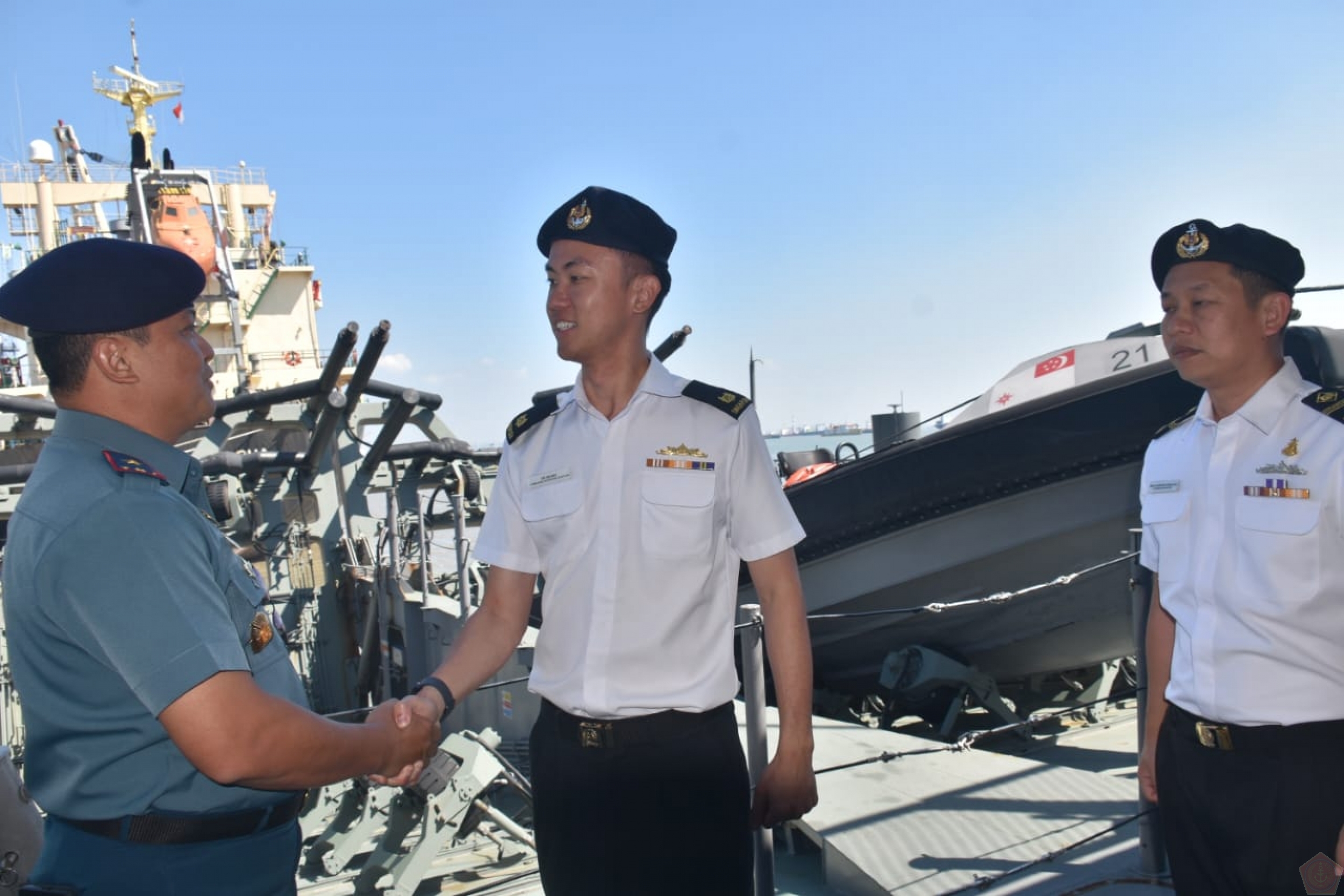 Lantamal V Kunjungi Kapal Perang AL Singapura RSS Dauntless (21 ...