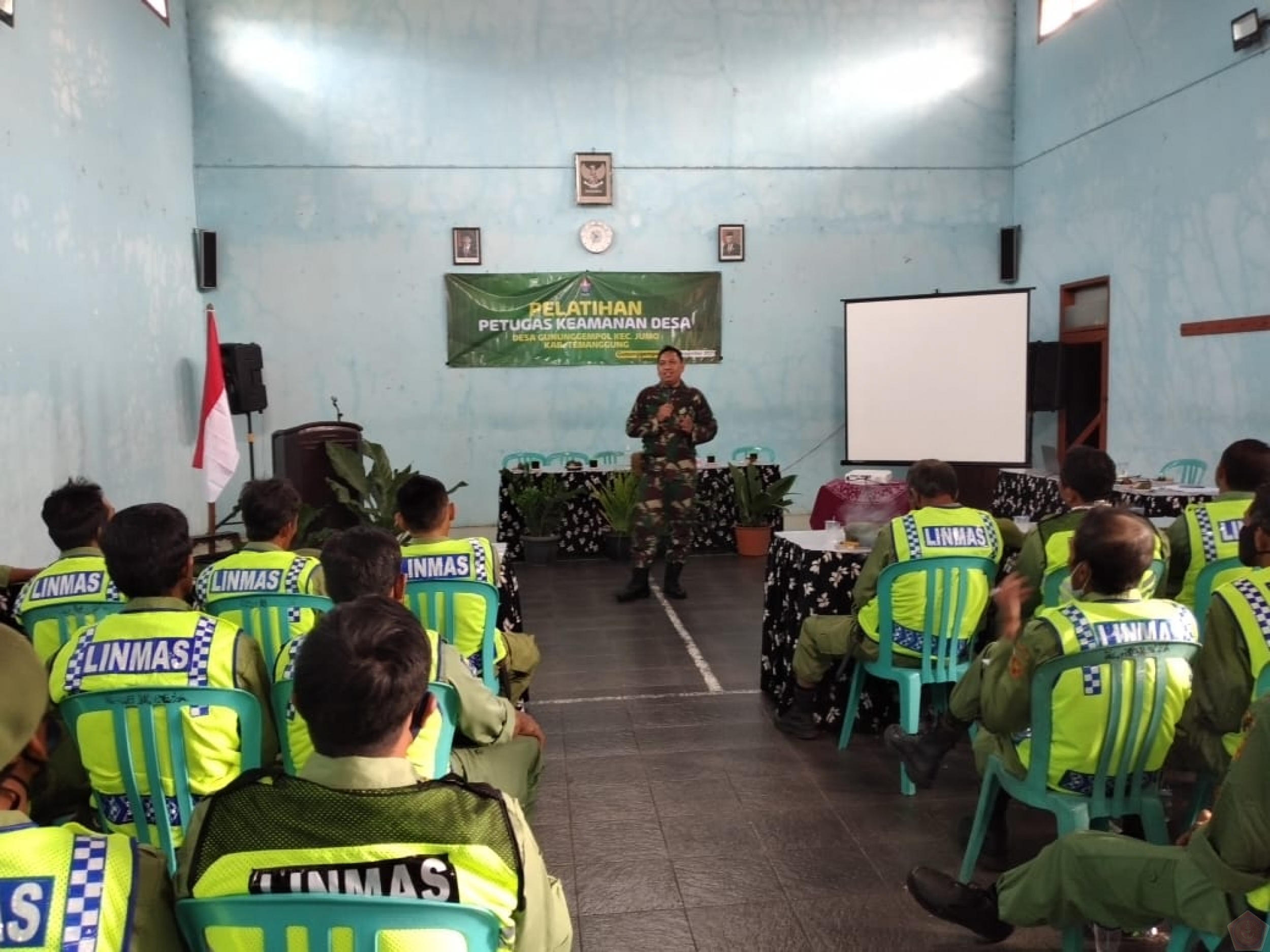Danramil 06 Jumo Berikan Materi Pelatihan Linmas Desa Gunung Gempol ...