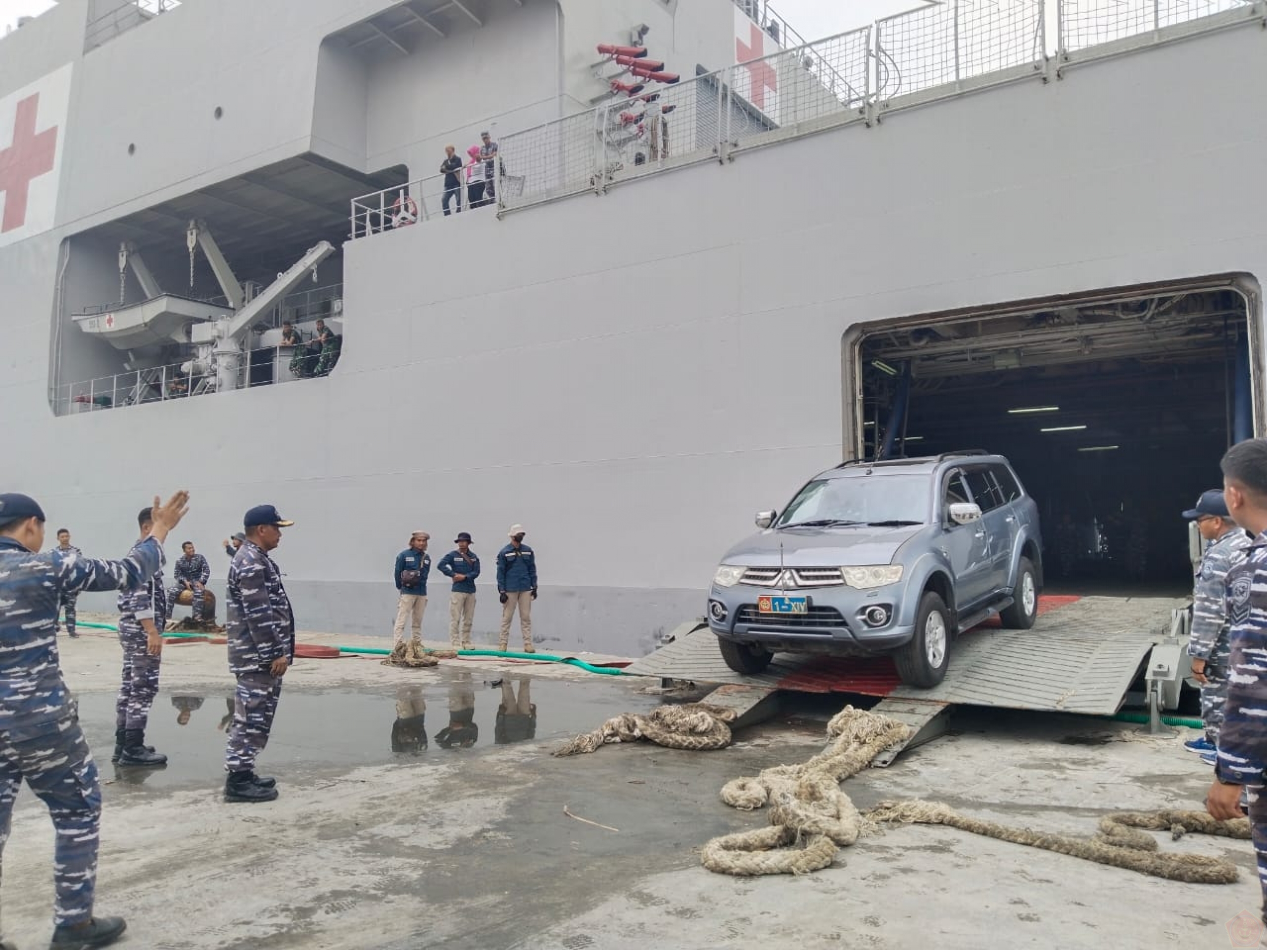 Sukseskan Sail Tidore 2022, KRI SHS-990 Tiba di Dermaga Ternate ...