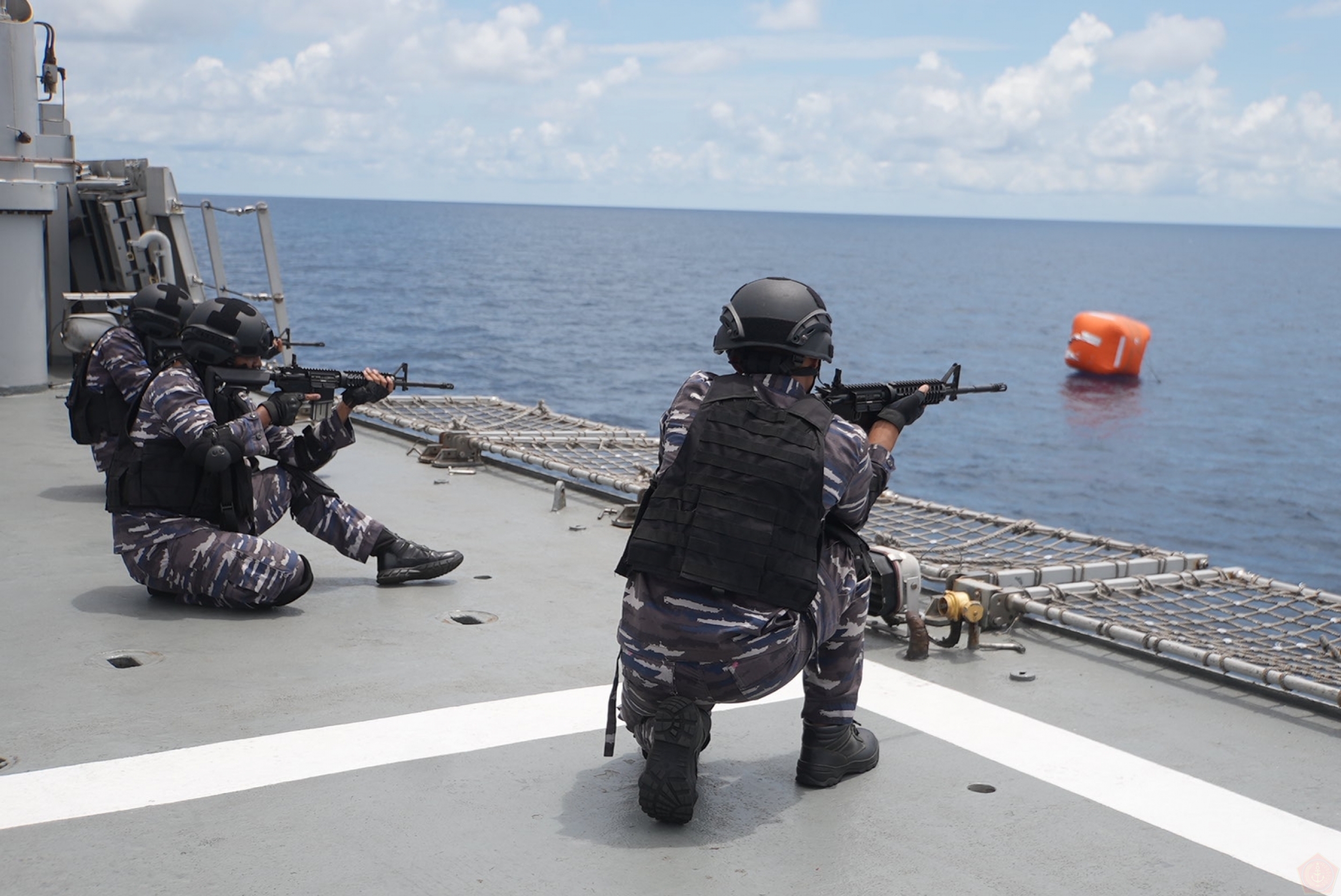Pertajam Naluri Tempur, KRI SIM-367 Laksanakan Latihan Penembakan ...