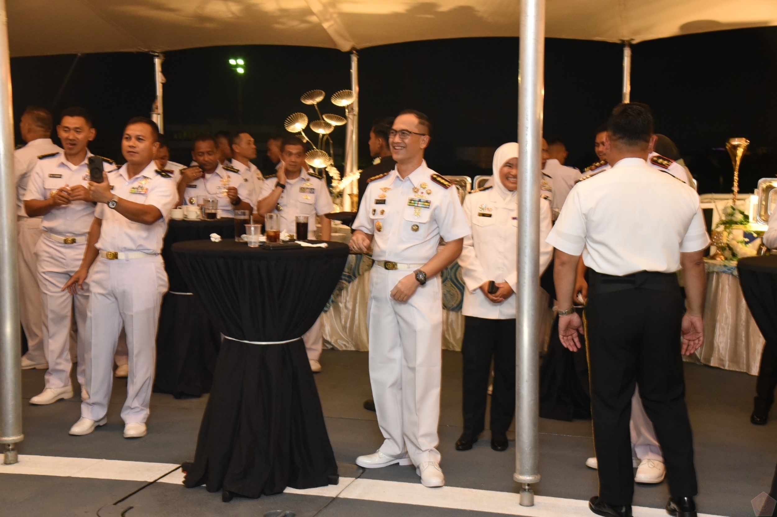 Deck Reception TNI AL Dan TLDB: Pererat Kerja Sama Maritim Indonesia-Brunei Deck Reception TNI AL Dan TLDB: Pererat Kerja Sama Maritim Indonesia-Brunei